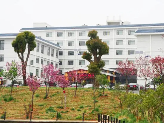 Yarui Holiday Garden Hotel - Kinnso