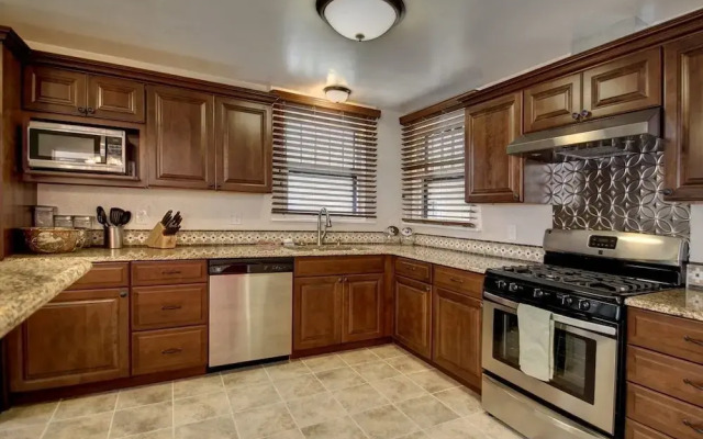 A Huge House Near the Best of Boise in Boise — Book now on ZenHotels.com