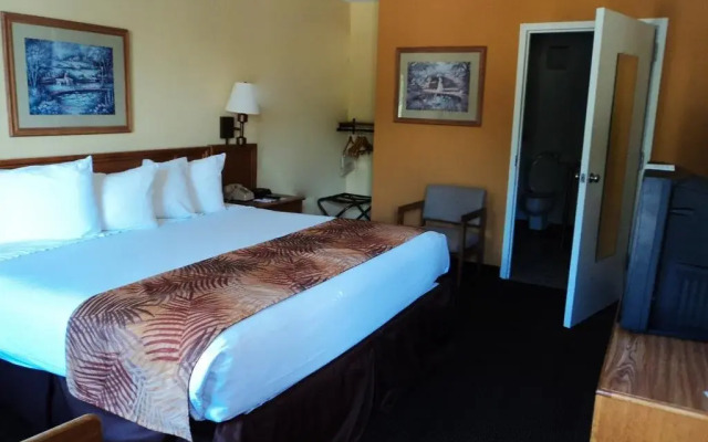 Ramada Resort & Conference Centre in Branson — Book now on ZenHotels.com