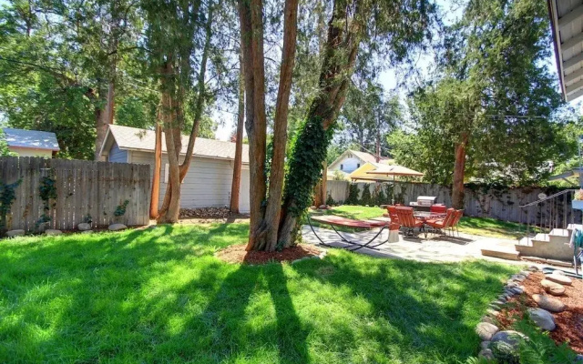 A Huge House Near the Best of Boise in Boise — Book now on ZenHotels.com
