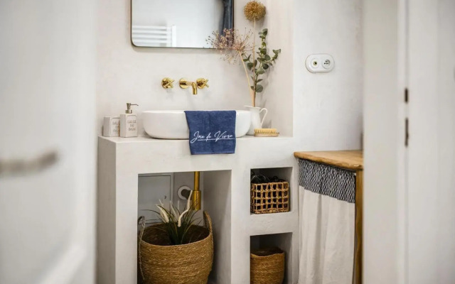 NEW Design & High Standard Apt from 16th Century in Old Town in ...