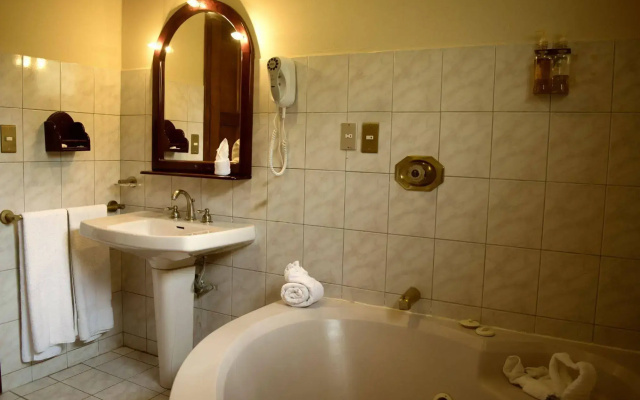 El Tucano Resort & Thermal Spa in Aguas Zarcas — Book now on ZenHotels.com
