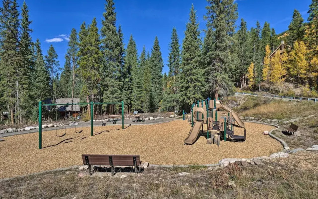 Cozy Blue River Cabin w/ Treehouse: 6 Mi to Skiing 3* в Брекенридже ...