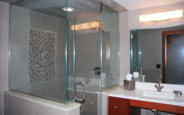 Stone Lion Inn in Montauk — Book now on ZenHotels.com