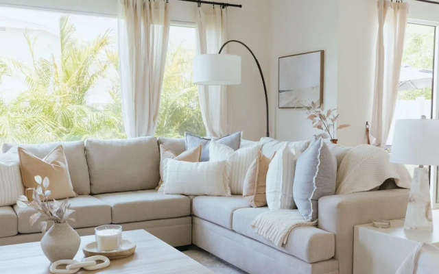 Mediterranean Modern Steps to Beach Dining w Spa in Carlsbad — Book now ...