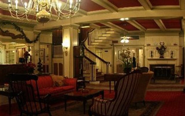 Yankee Pedlar Inn in Torrington reviews, room photos and prices – book ...