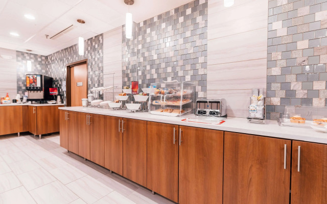 Best Western Plus Executive Residency Waterloo & Cedar Falls 2* in ...