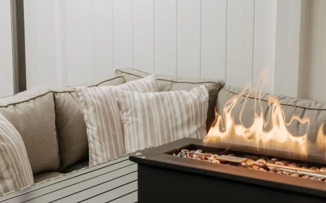 Mediterranean Modern Steps to Beach Dining w Spa in Carlsbad — Book now ...