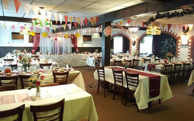 Crystal Brook Resort & Mountain Brauhaus in Cairo — Book now on ...