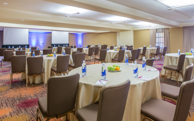 Concord Plaza Hotel in Concord — Book now on ZenHotels.com