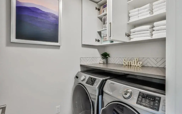 The Parq by Samsara Resort Top View Downtown 4br & 3bth in Canmore ...