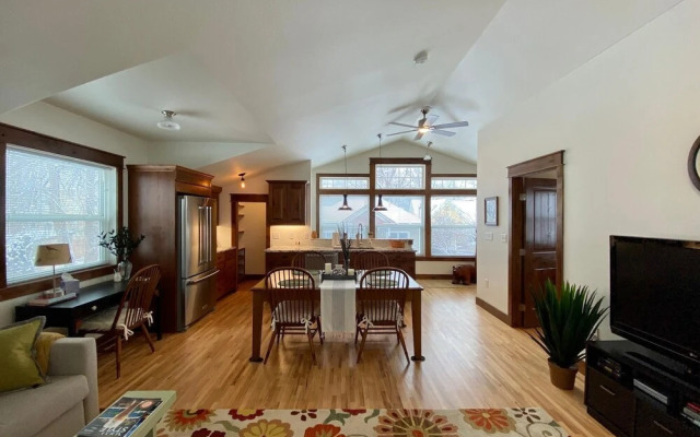 The Beautiful Bears Den! Walk to Old Town & CSU! in Fort Collins — Book ...