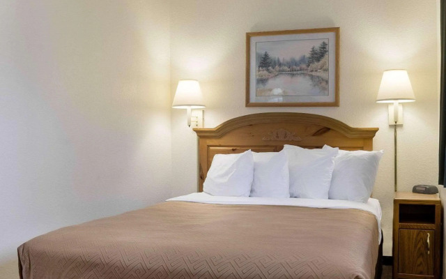 Rodeway Inn Near Mt. Rushmore Memorial in Keystone — Book now on ...