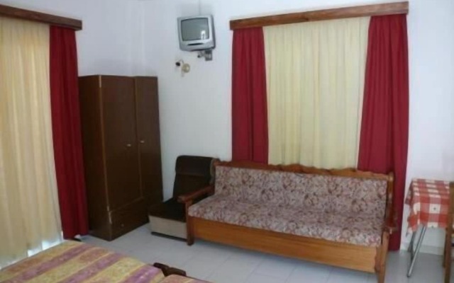 Senia Studios in Agia Marina — Book now on ZenHotels.com