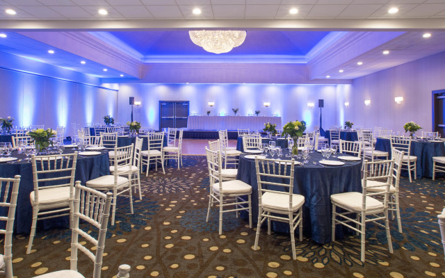 Concord Plaza Hotel in Concord — Book now on ZenHotels.com