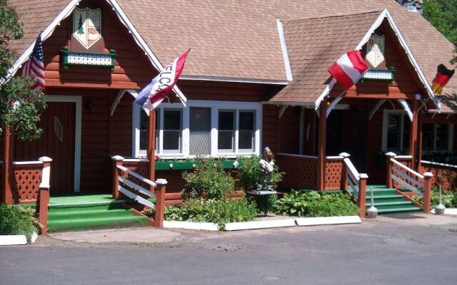 Crystal Brook Resort & Mountain Brauhaus in Cairo — Book now on ...