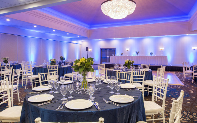 Concord Plaza Hotel in Concord — Book now on ZenHotels.com