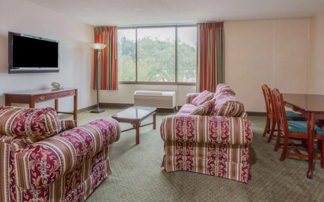 Ramada by Wyndham Triangle/Quantico 3* in Triangle 114 reviews of the ...