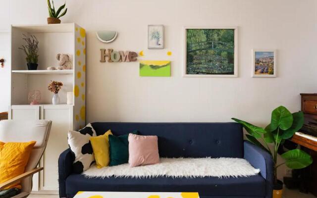 Une chambre chez moi,A guest room in my home,20mins to Paris in ...