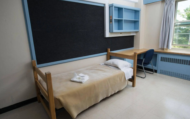 UNB Fredericton Summer Accommodations - Hostel в Фредериктън отзива ...