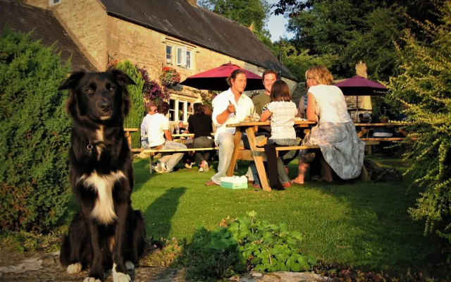 The Crown Inn in Frampton Mansell 20 reviews of the hotel, room photos ...