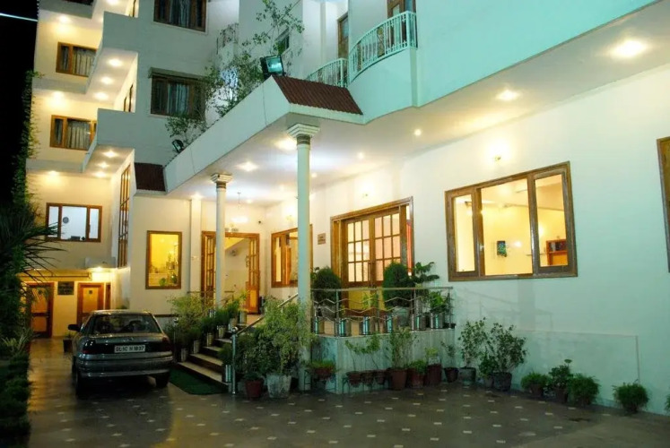 Chandra Pushp Palace - Agra