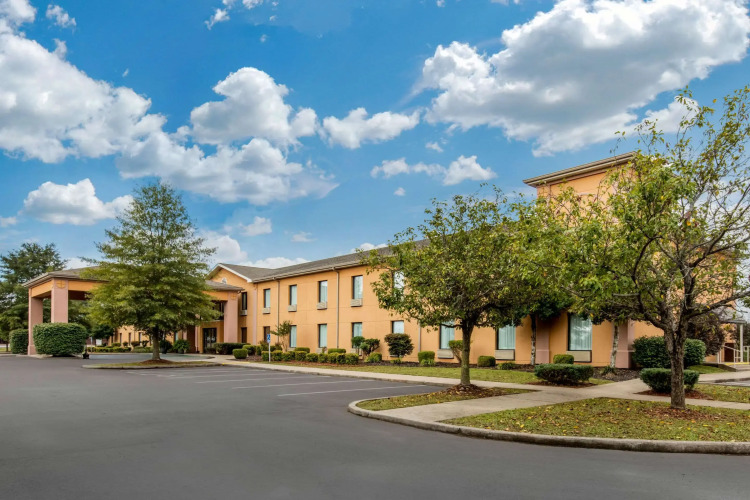 Quality Inn & Suites Benton - Draffenville - Kentucky Lake