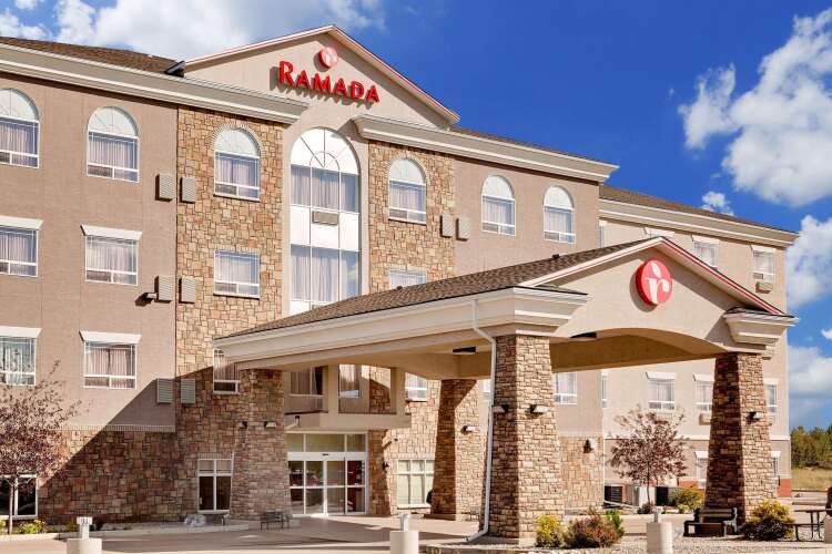 Ramada By Wyndham Lac La Biche - Lac la Biche