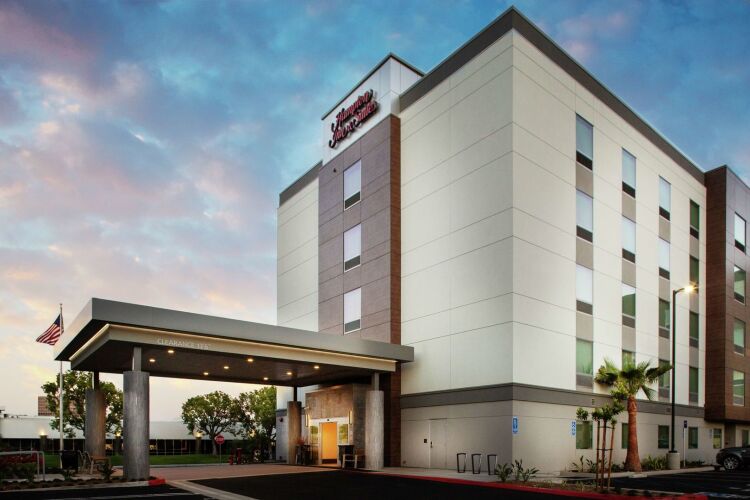 Hampton Inn & Suites Irvine Orange County Airport - Costa Mesa, CA