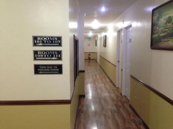 Walk About Hotel - Mabalacat
