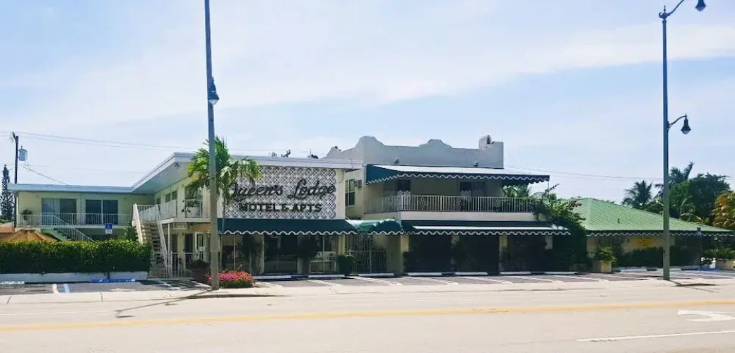 Queens Lodge Motel - Palm Beach, FL