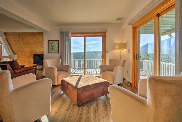 Hot Tub & Moan Mtn Views: North Conway Townhouse - North Conway, NH