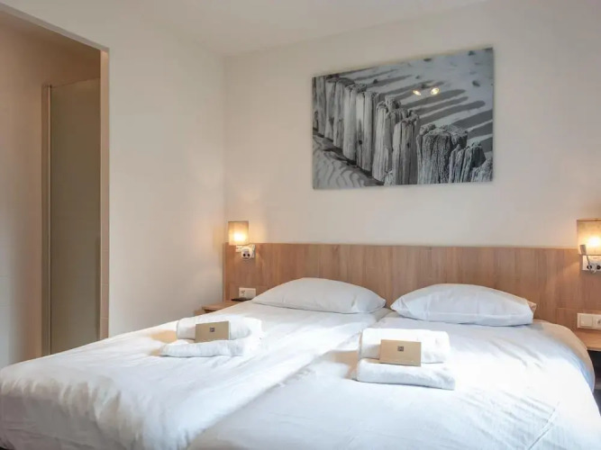 Semi-detached, Restyled Bungalow In A Holiday Park At 400 M From The Sea - Cadzand