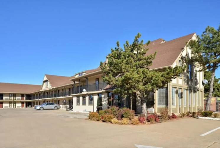 Executive Inn - Edmond, OK