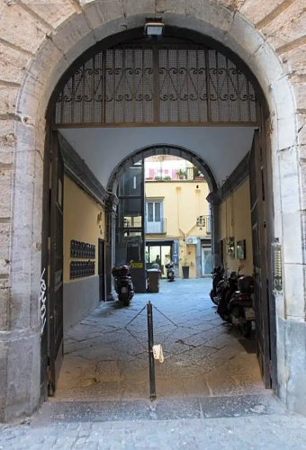 La Via Dei Presepi - Naples