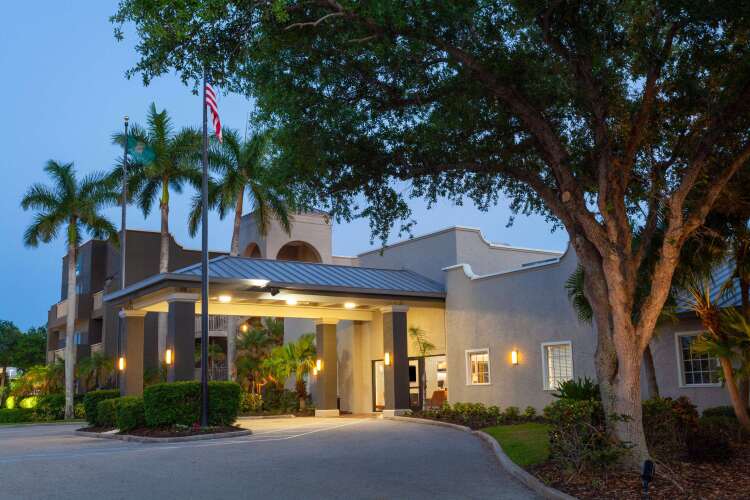 La Quinta Inn & Suites By Wyndham Ft. Myers-sanibel Gateway - Fort Myers, FL