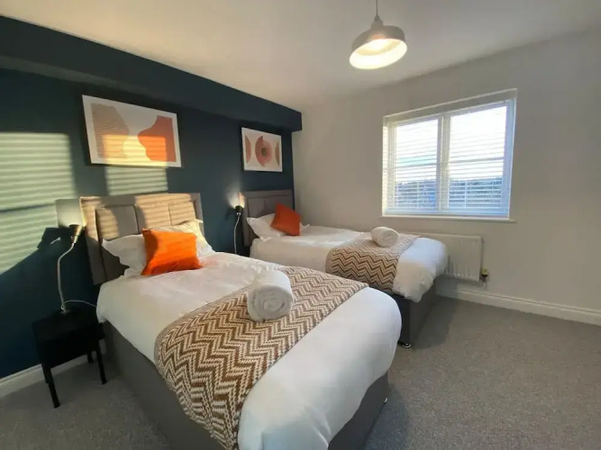 Host Stay Bluebell Close - Corby