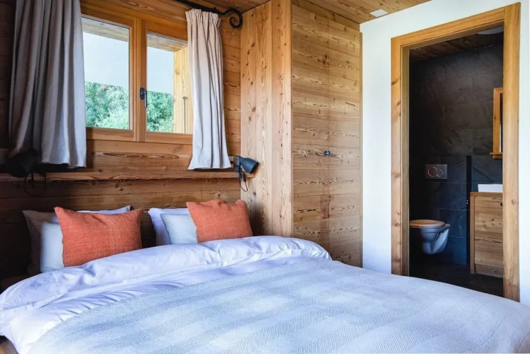 Authentic Swiss Spa Chalet Hot Tub & Sauna - Valais