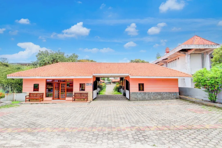 Collection O Hotel Indah Near - Pekalongan