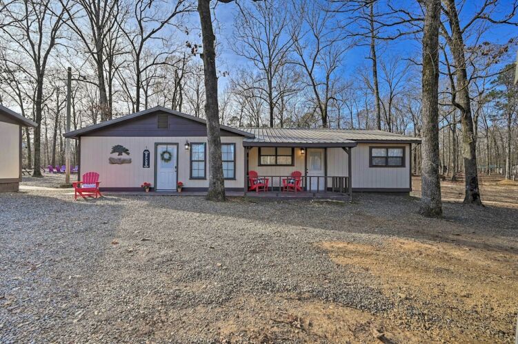 Pet Friendly ''Shady Oaks'' Cabin In Broken Bow - Broken Bow, OK