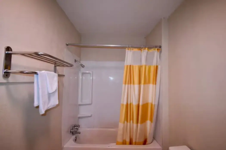 Motel 19 By Capital O Baytown I-10 - Baytown, TX