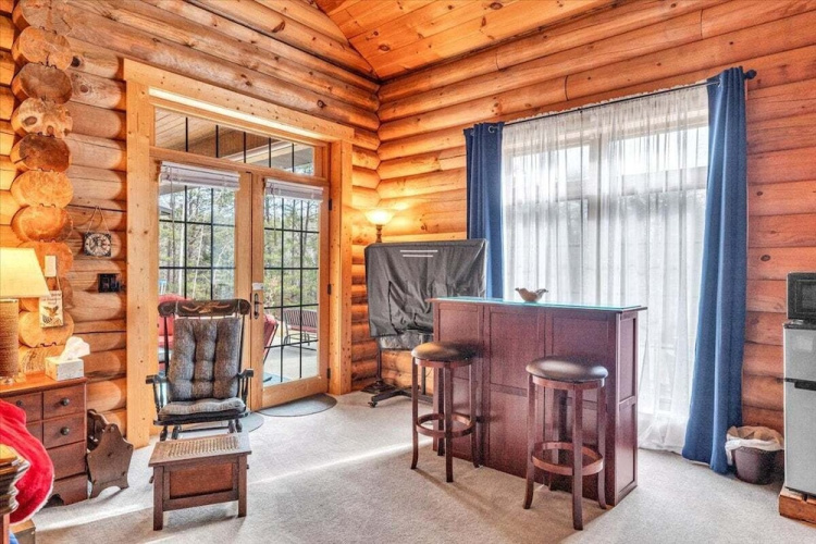 Liberty Pines - Lakefront Log Home, Swim Spa & Game Room - Moneta, VA