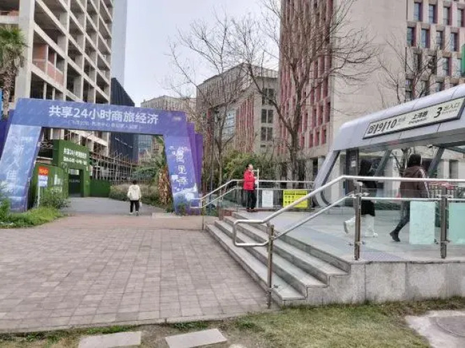 Chongqing Jiqi Light Luxury Hotel Apartment (Shangwan Road Subway Station Creative Park) - Chongqing