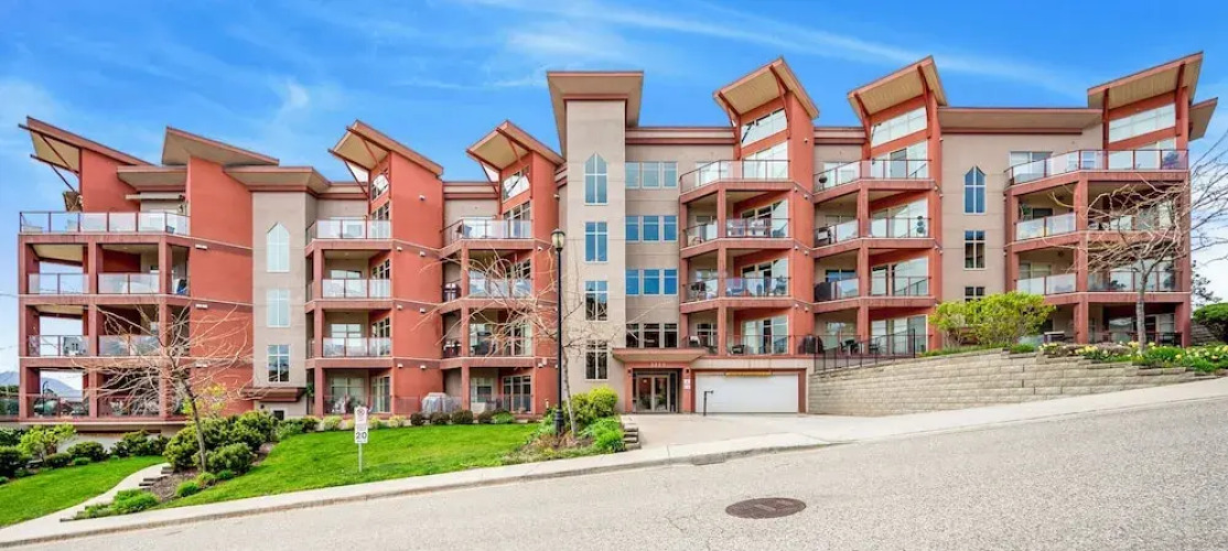 Top Floor Condo At Amenity Rich Resort - West Kelowna