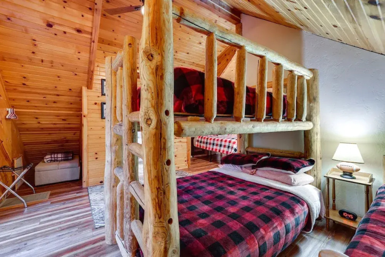 Peaceful Garden Valley Cabin W/ Private Deck! - Garden Valley, ID