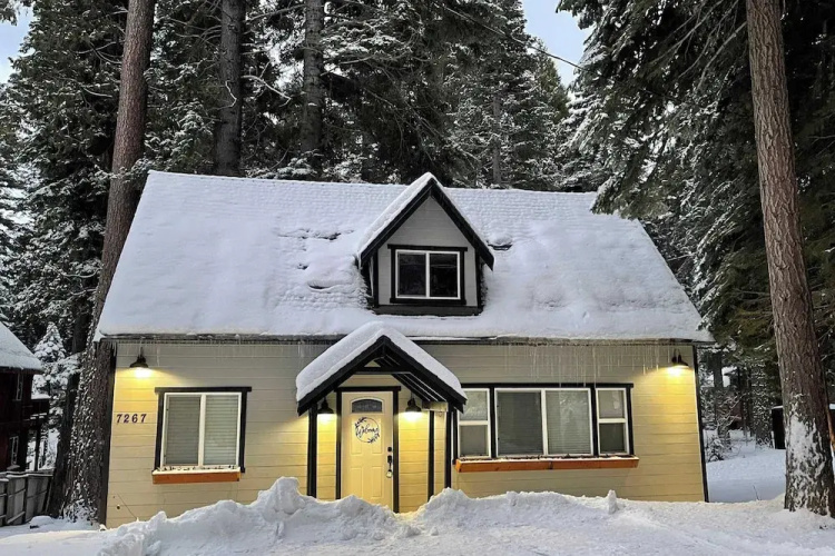 Sweet Pine Deck + Hot Tub, Cozy Modern Interior Close To Ski Resort! - Tahoma, CA