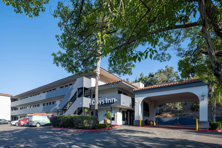 Days Inn By Wyndham Encinitas Moonlight Beach - Encinitas, CA