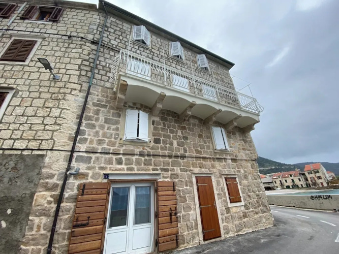 Mira Sea Front Guesthouse - Komiža