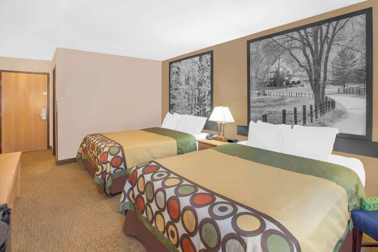 Super 8 By Wyndham Seville - Medina, OH