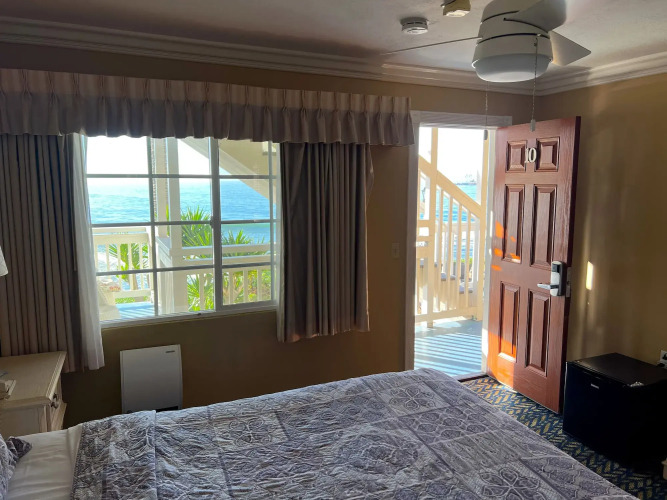 Cliff House Inn On The Ocean - Carpinteria, CA